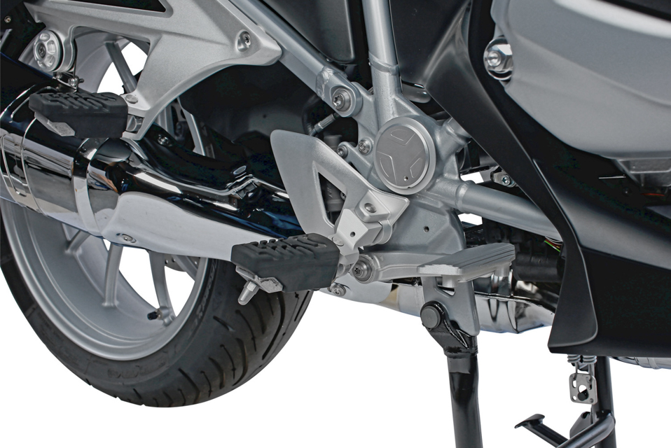 K1600 Footpeg Lowering Kit